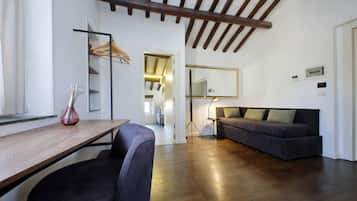 Quarto triplo conforto (Villa Corsini) | Cofres nos quartos, cortinas blackout, quartos à prova de som