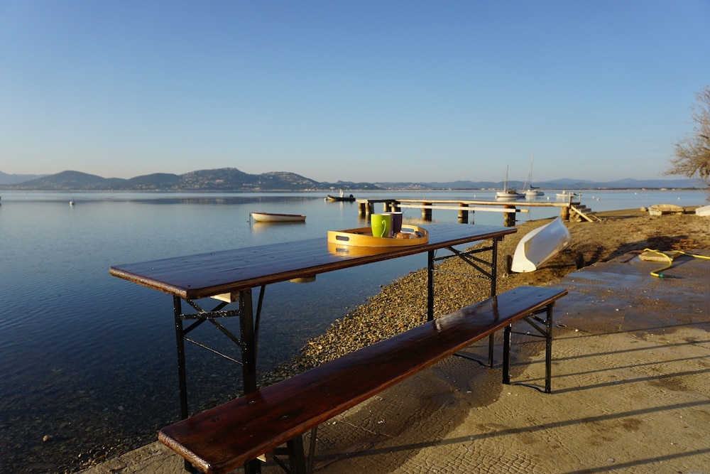 Presqu Ile De Giens : Maison Avec Quai Et Ponton Privatifs , Pieds Dans L Eau - Île de Porquerolles