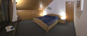 Apartamento família, vista para o jardim | 3 quartos, ferros/tábuas de passar roupa, Wi-Fi de cortesia