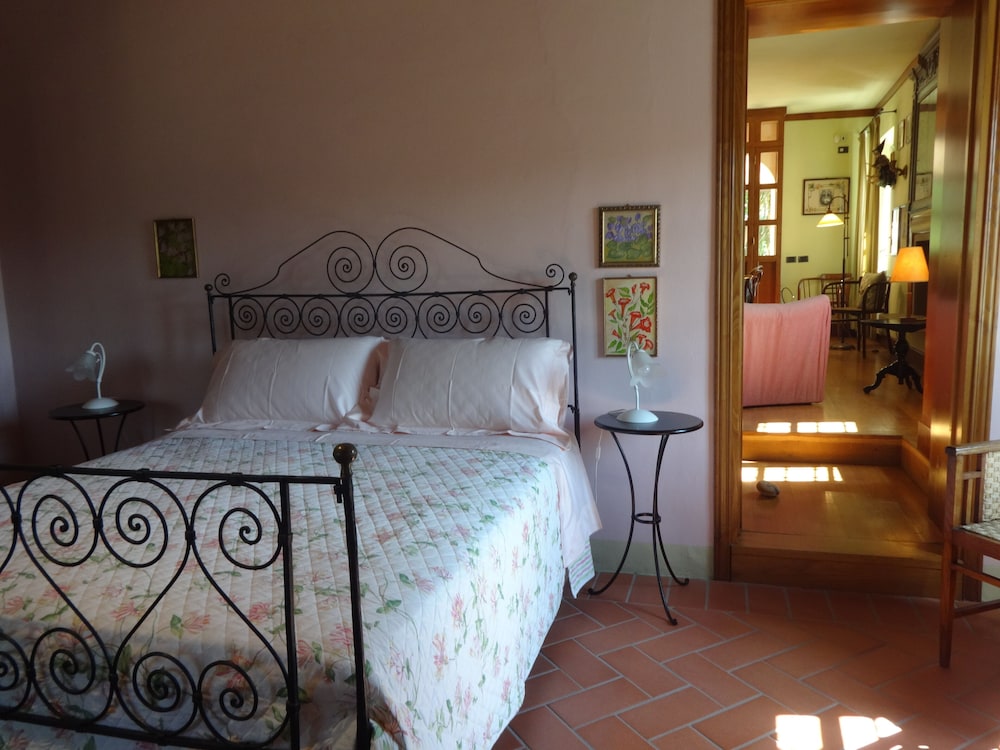 Yorkie Cottage In Lucca In The Grounds Of A Historic House - Tuscany