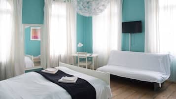 Quarto Duplo | Secretária, Wi-fi grátis, roupa de cama fornecida