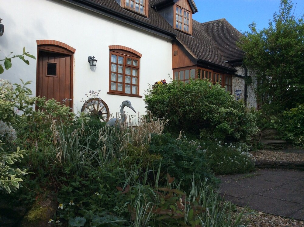 Heron View Riverside Retreat In Peaceful Rural Hamlet Near Roman Town, Alcester - Oxfordshire