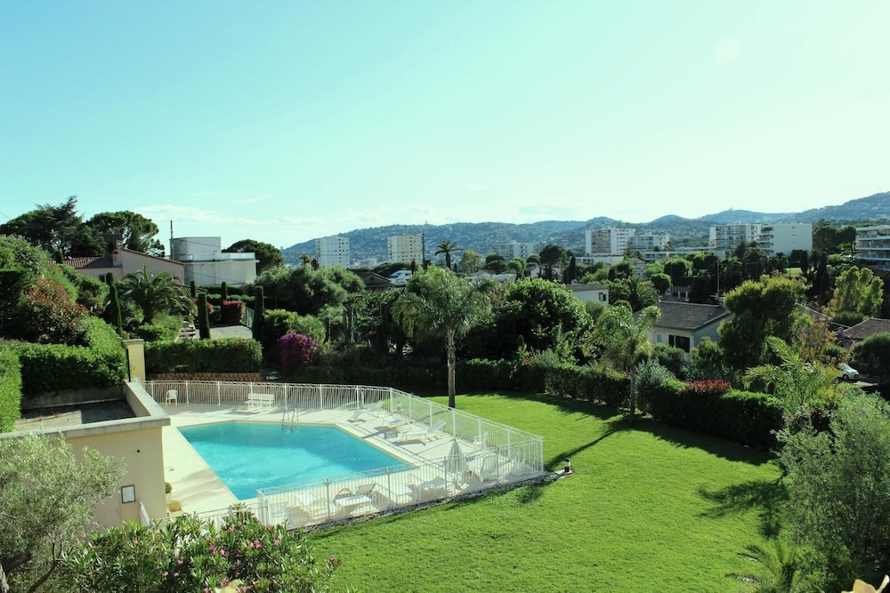 Appartamento 70 M2 Terrazze Piscina Calma Vista Tranquilla Parcheggio Privato Tranquillo. - Juan-les-Pins