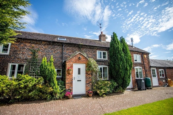 Delightful North Staffs Family Country Cottage - Cheshire