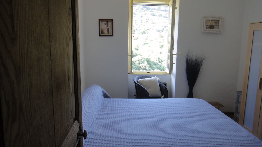 Appart Maison Typique Corse,vue Mer Et Montagne,jardin,parking Privé,plages 5 Mn - Centuri
