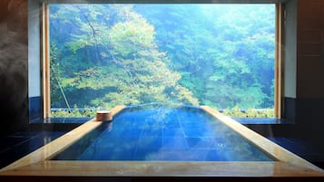 Suíte superluxo (SHIYO, Room Name:Shiyu) | Banheiro | Banheira e chuveiro separados, banheira de imersão