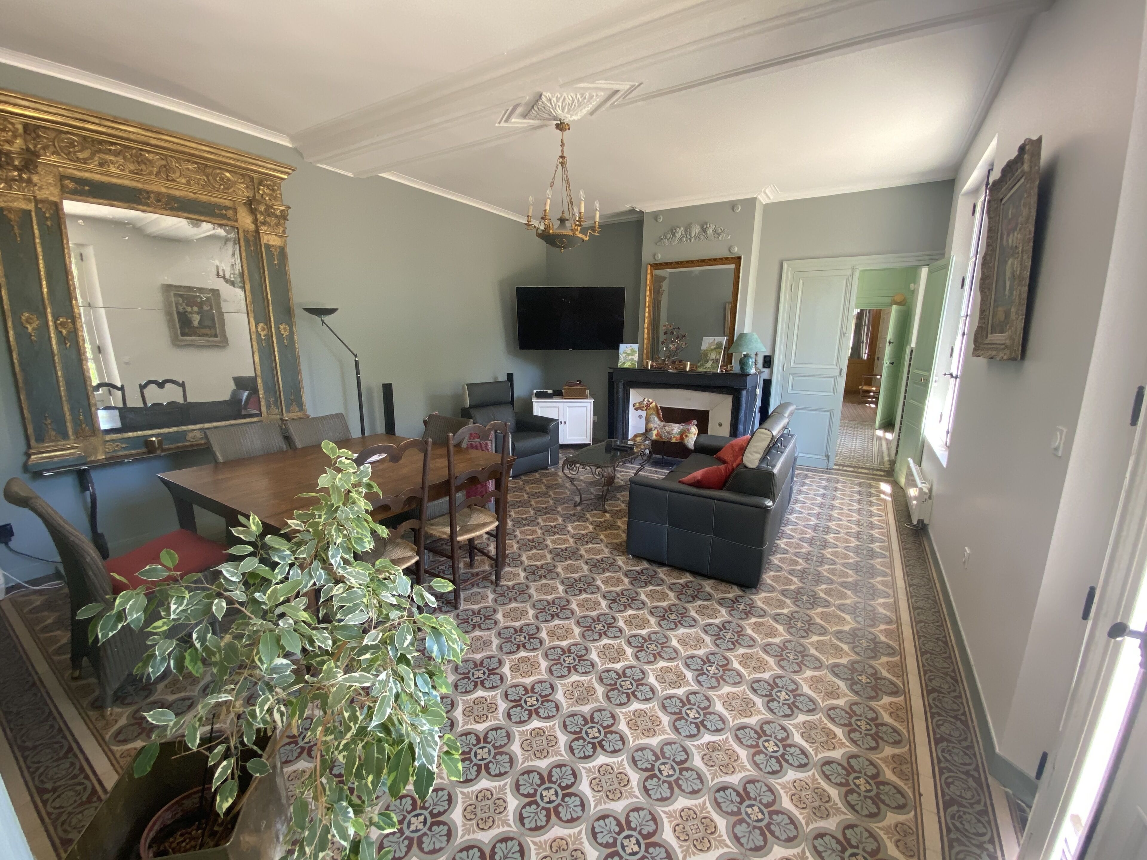 300 M2/maison  Historique Avec Piscine Intérieure Chauffée Dans Le Vieux Saumur - Saumur