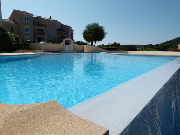 2nd And Last Floor Apartment Of A Small Residence With Pool And Sea View - L'Île-Rousse