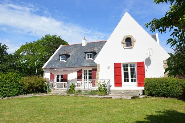 In Saint-alban (22), Bretons Huis, 3 Km Zee In Een Bosrijk Park Van 6. 000m2 - Erquy