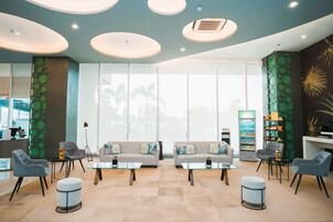 Área de estar no saguão