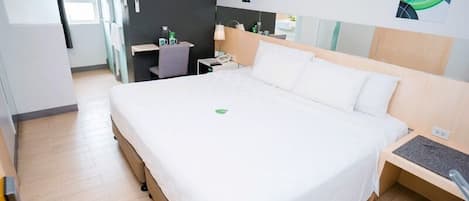 Quarto Duplo Standard, 1 cama king-size | Cofre no quarto, ferro/tábua de engomar, Wi-fi grátis