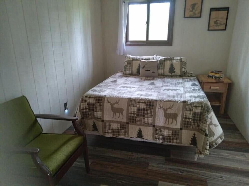 Great Cabin- Get Own Beach & Dock! Perfect For Glacier National Park Vacation! - West Glacier, MT
