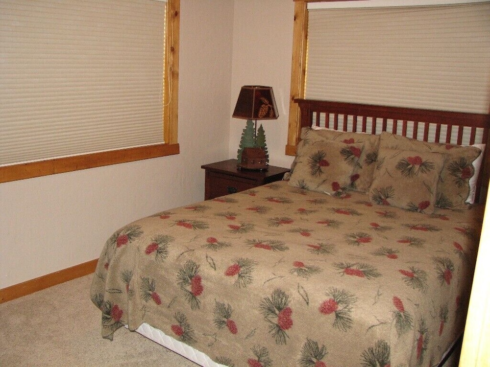 Spacious Family Home In Town With Spectacular Lake And Mountain Views - Grand Lake, CO