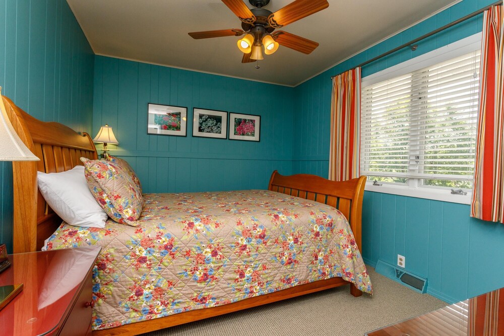 Delightful Lakeshore Cottage, Great Swim & Lakeside Amenities, +22 Foot Pontoon - Alexandria, MN