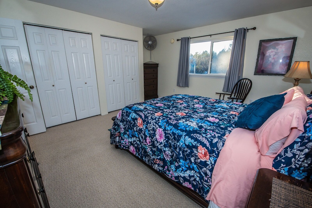 Close To All Amenities. Professionally Decorated And Cleaned. Quiet. - Kodiak, AK