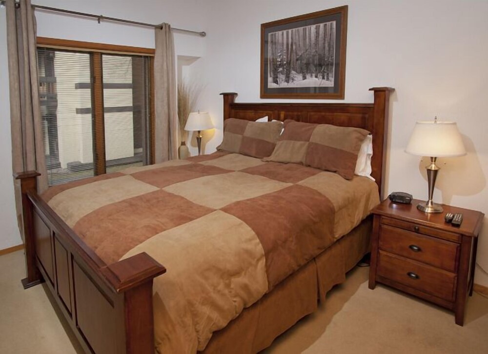Ski In/ski Out From This Mountainside Home! Tons Of Updates - Avon, CO