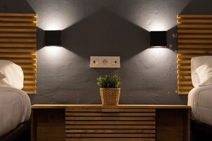 Quarto Twin, casa de banho privativa | Camas de colchão viscoelástico, quartos insonorizados 