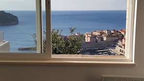 Apartamento, 1 cama king-size, não fumadores, vista para o mar | Vista para a praia ou o mar