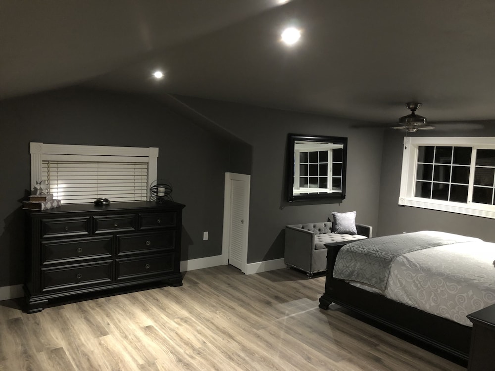 Newly Remodeled 1919 Craftsman House - SeaQuest Folsom, Folsom