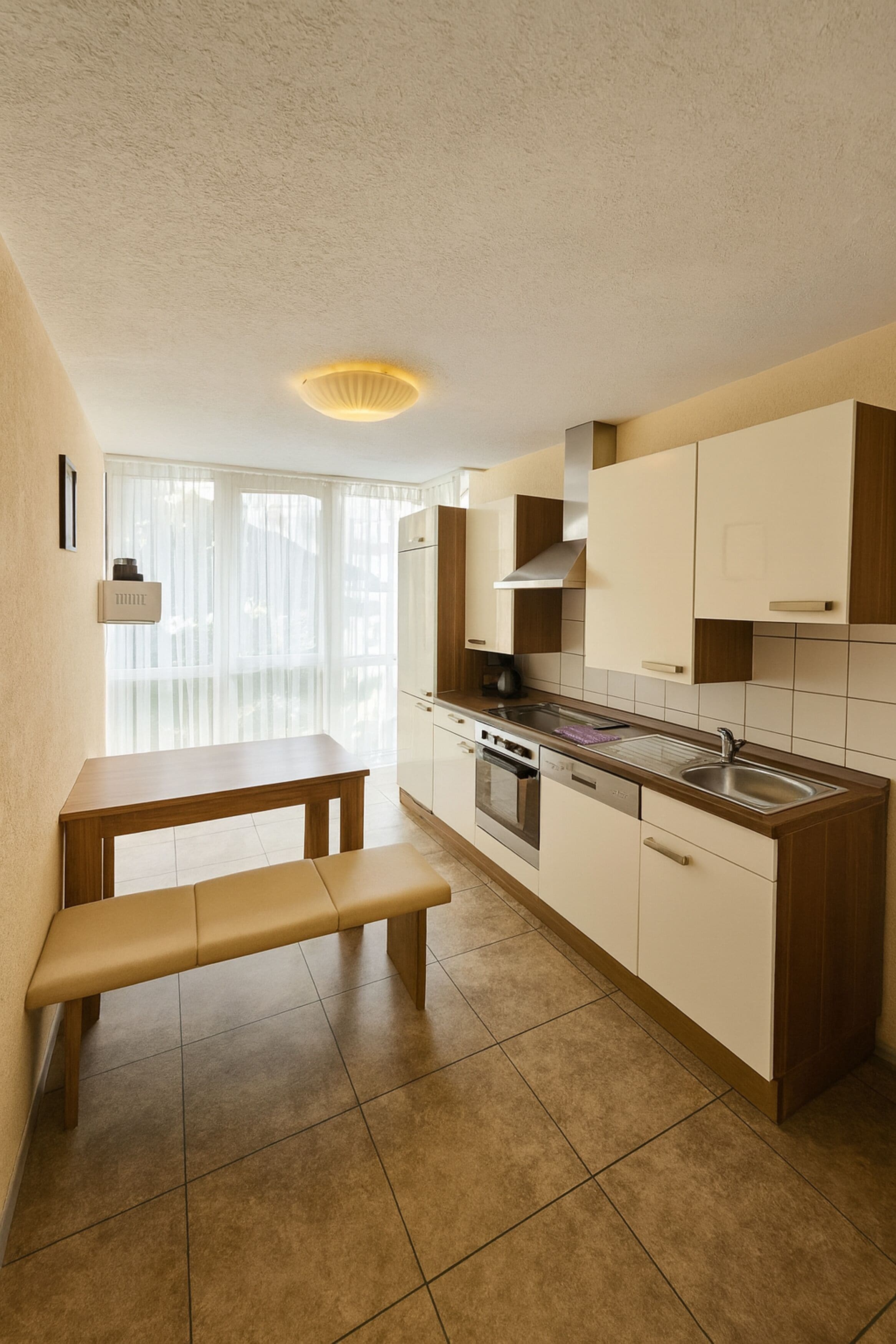 122 Apartment Madrid | Cofre no quarto, secretária, ferro/tábua de engomar 