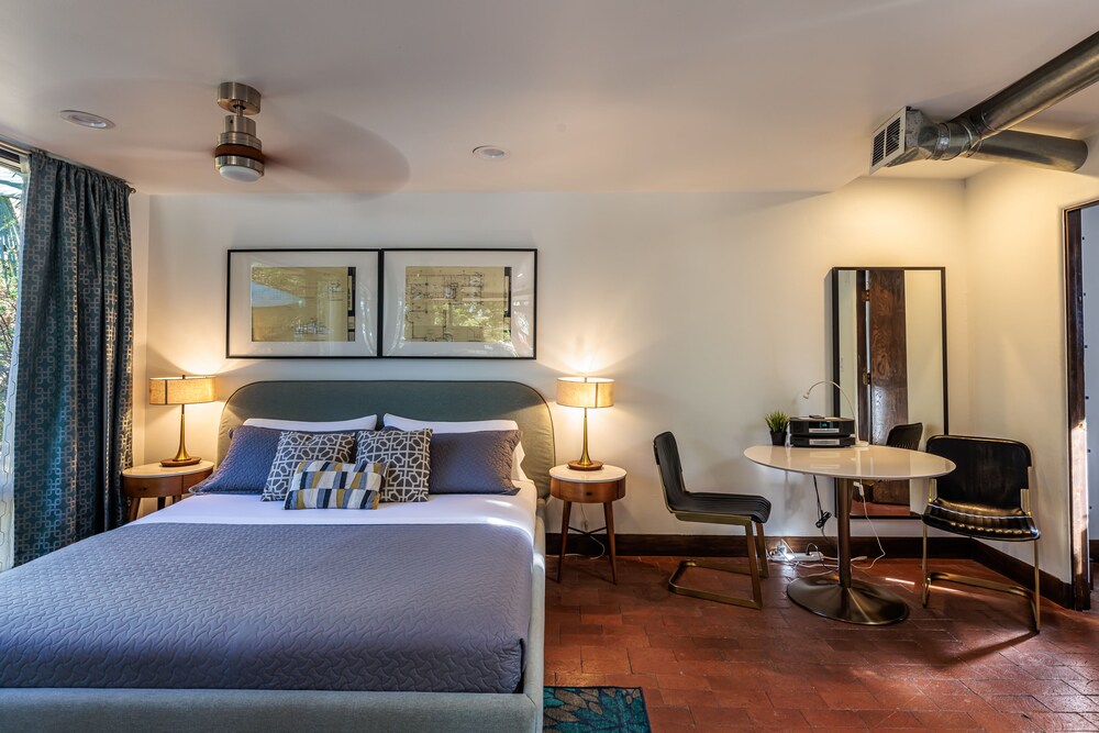 Studio Guesthouse In Resort Setting - Phoenix, AZ
