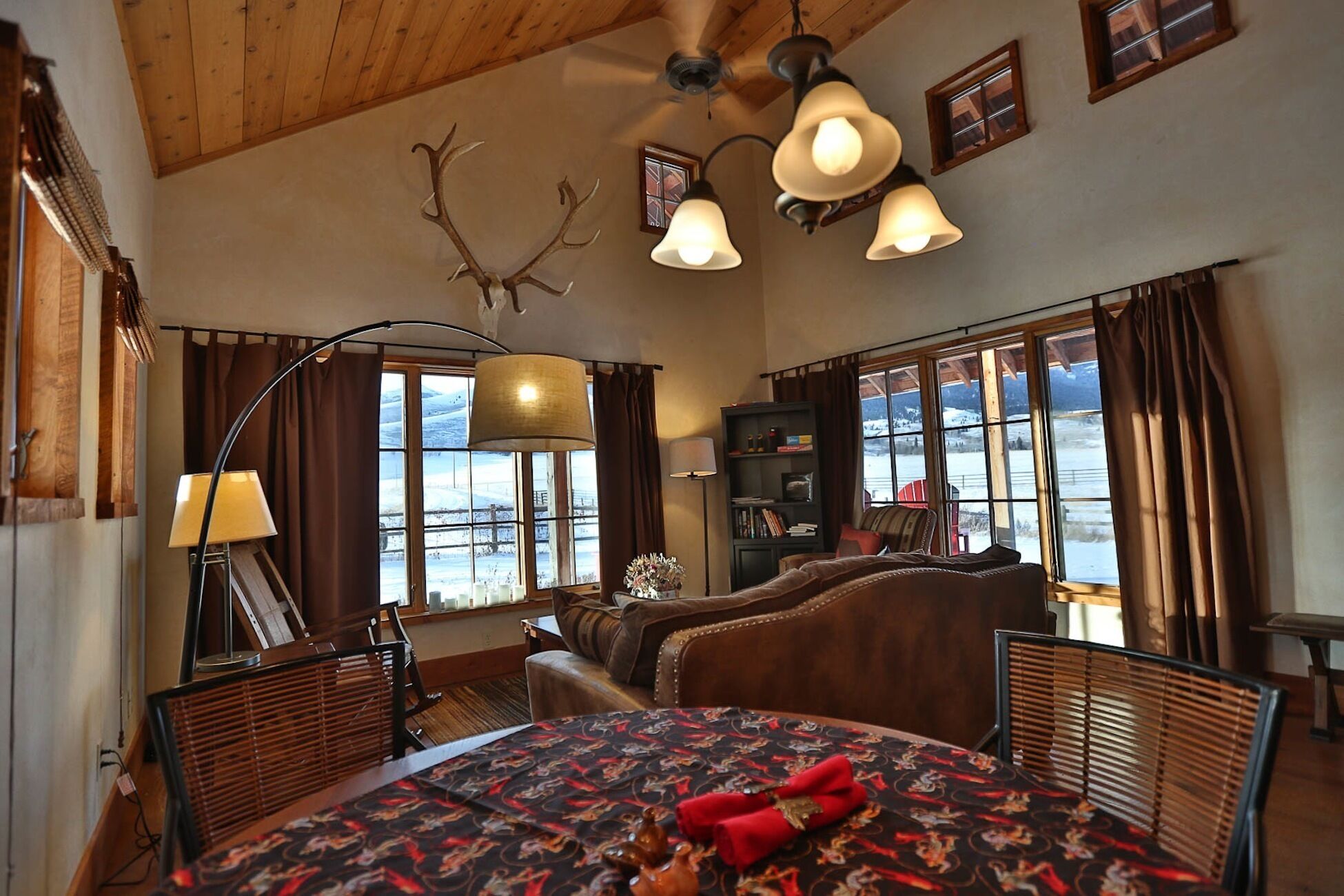 Top 6 Ranches To Stay Near Yellowstone National Park, USA | Trip101