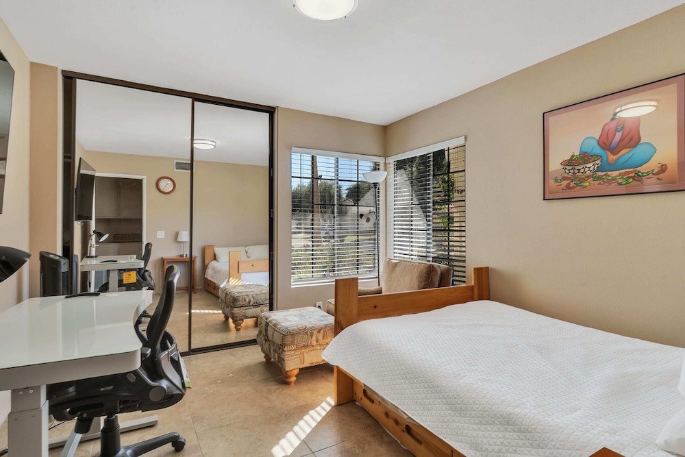 3 Br Simple Story-garage 2 Voitures - Palm Desert, CA