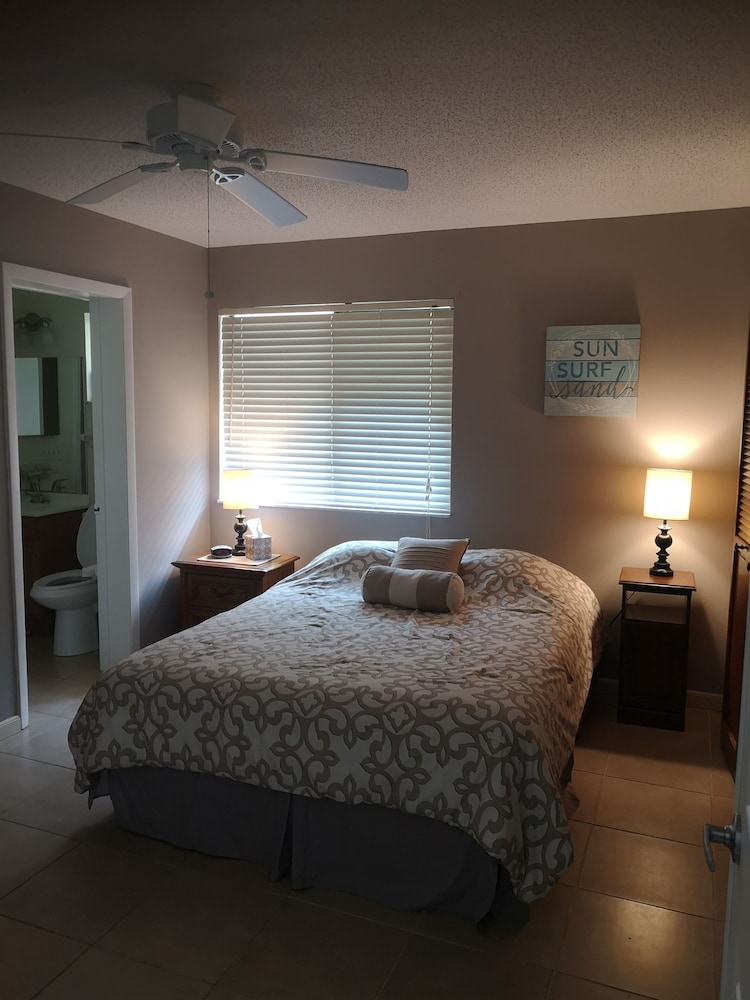 Beach Side -Beautiful, Renovated Three Bedroom Condo - New Smyrna Beach, FL