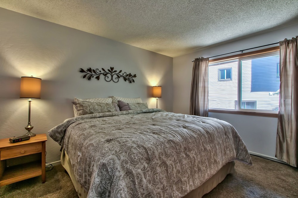 Village Town Home. Close To Casinos And Beaches - Zephyr Cove, NV