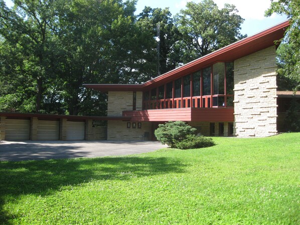 Frank Lloyd Wright overnight rental - The Elam House - Austin | Vrbo