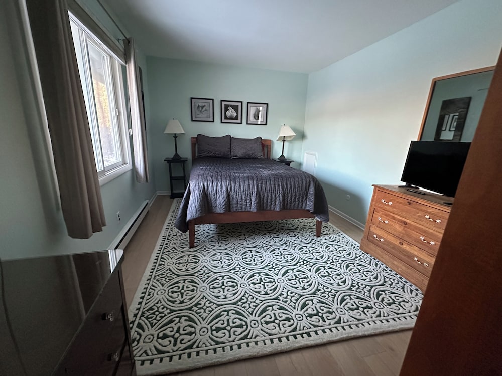 Stowe 2 Br / 2 Ba Vacation Condo Off Mountain Road - Stowe, VT