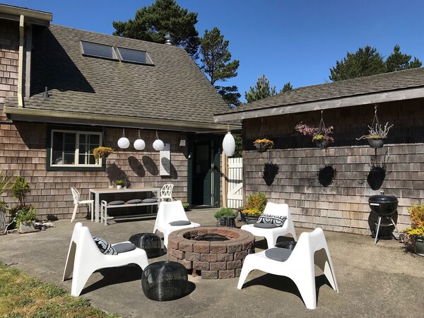 Modern, Peaceful Family Beach Retreat ! - Pacific City, OR