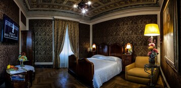 Suíte romântica | Lençóis italianos Frette, roupas de cama premium, edredons de pluma