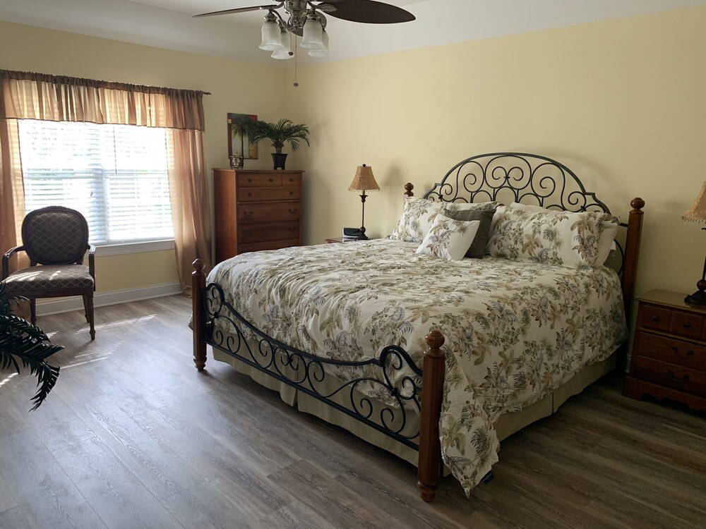 Summer 2025 Weeks - Spacious Family Vacation Home- Sleeps 15! - Delaware