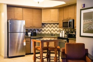 Marriott Summit Watch on Main St. Large 1BR suite. Ski in-ski out ...