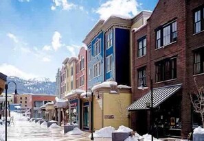 Marriott Summit Watch on Main St. Large 1BR suite. Ski in-ski out ...