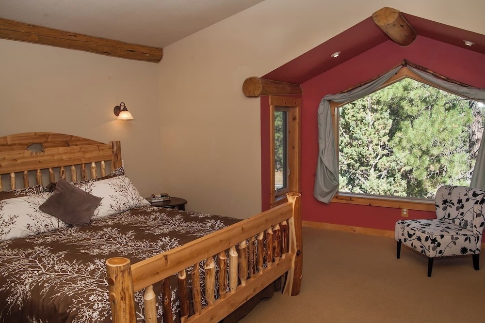 Large Cabin With Hot Tub - Bend, OR