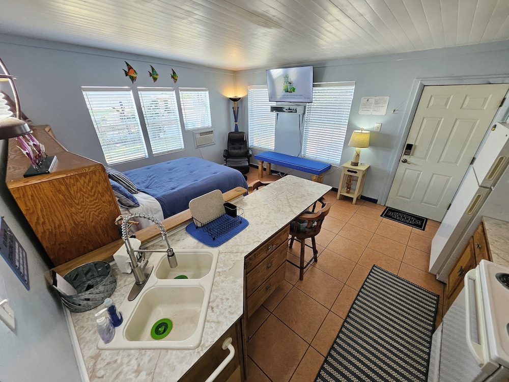 Fisherman's Get-a-way! Cozy Waterfront Retreat With Access To Lake Okeechobee! - Okeechobee, FL