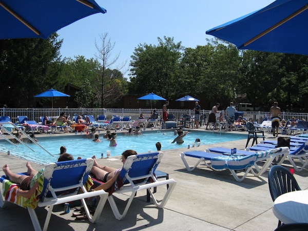 Ten People Can Enjoy This Big Cottage At The Island Club - 3 Br, 2 Ba - Ic81 - Put-in-Bay, OH