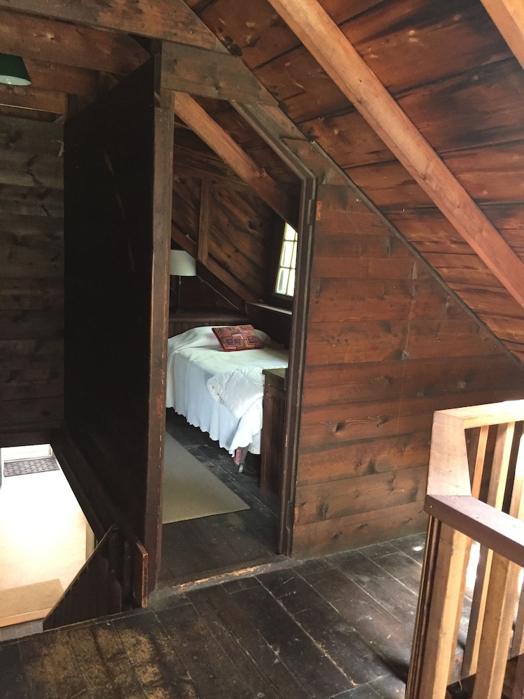 Rustic Lakeside Camp In Essex, Ny On Lake Champlain - Shelburne, VT
