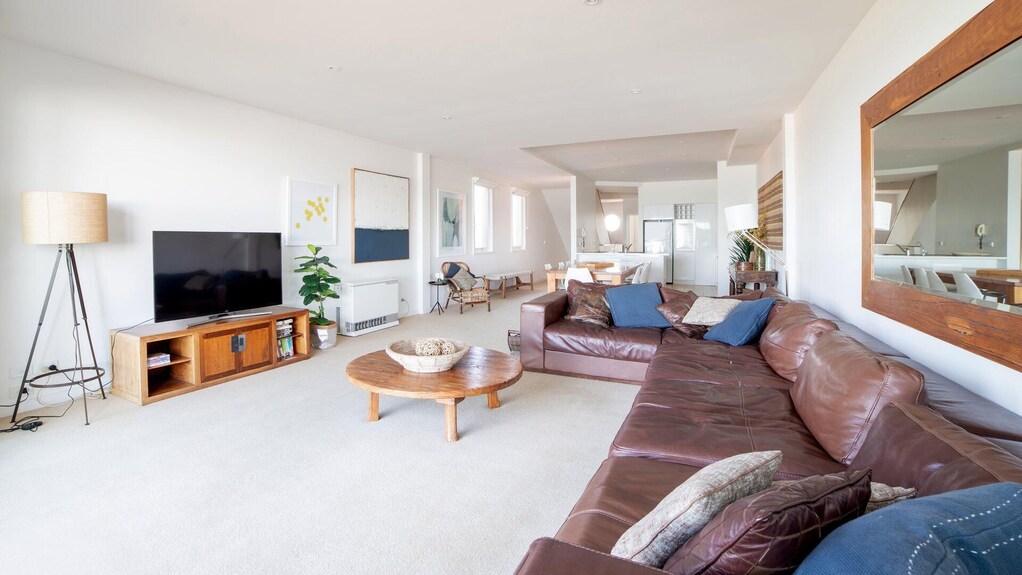 Bayview Beachfront Apartment - Nestled In The Dunes Of Port Fairy's Eastern Beach - Port Fairy