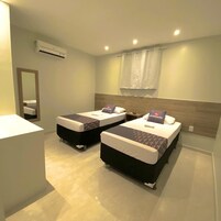 Quarto Twin | Minibar, secretária, berços/camas para crianças, Wi-fi grátis 