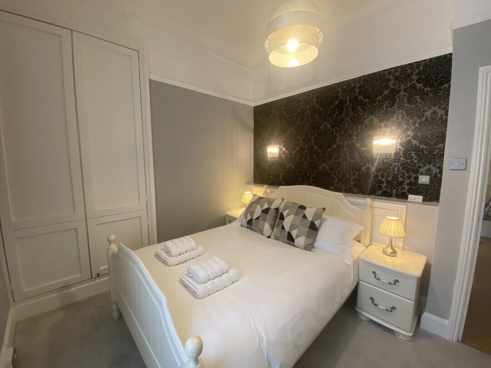 Regency Retreat - Stylish Apartment With Sea Views And Balcony. Great Location. - Brighton Marina