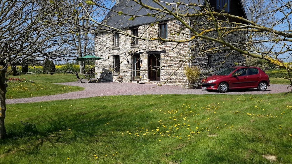 Ferme Rénovée Du 18ème Siècle Aménagée Dans Des Jardins Paisibles Et Reposants - Calvados
