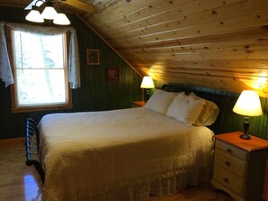 OPEN ALL YEAR! PontoonBoat! SANDY FRONTAGE! Kayaks! NEXT TO SLEEPING ...