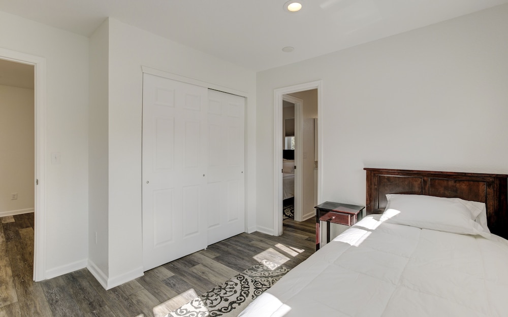 Stunning Home 1mile From Downtown: Book Fast! - Colorado Springs, CO