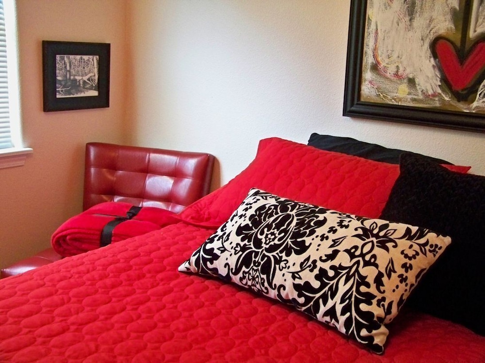 Tranquil Countryside Bungalow: A Blissful Retreat In Town Minutes From Uofa! - Springdale, AR