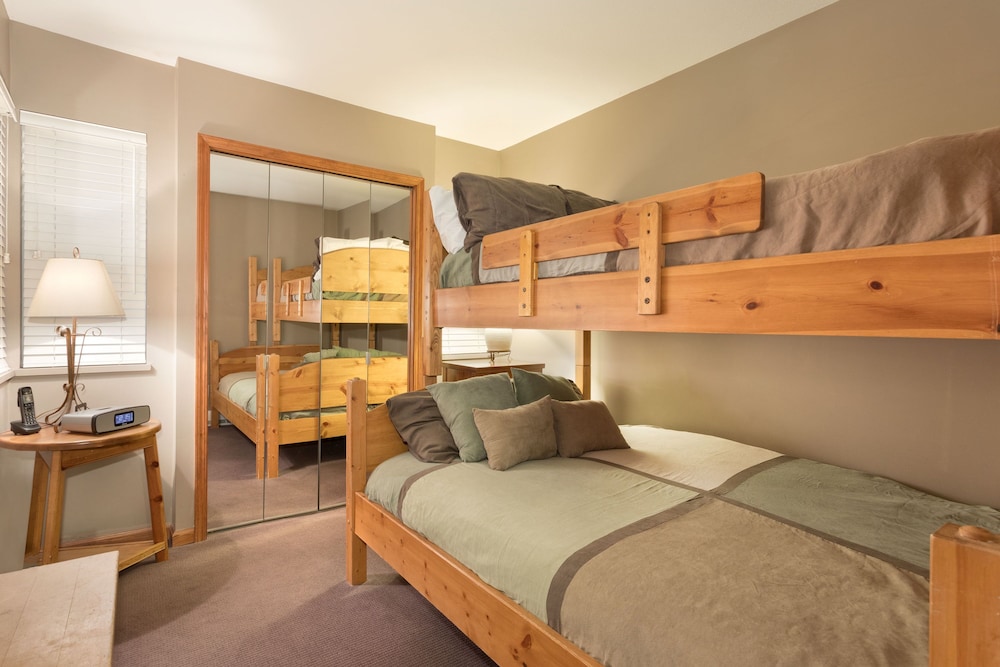 Top Floor Views Of Blackcomb Mountain, Short Walk To Gondolas - Whistler