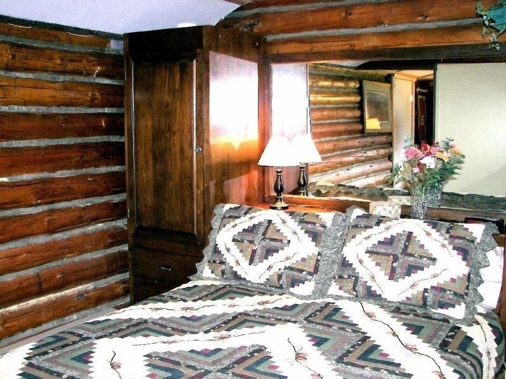 West Yellowstone Cabin - West Yellowstone, MT