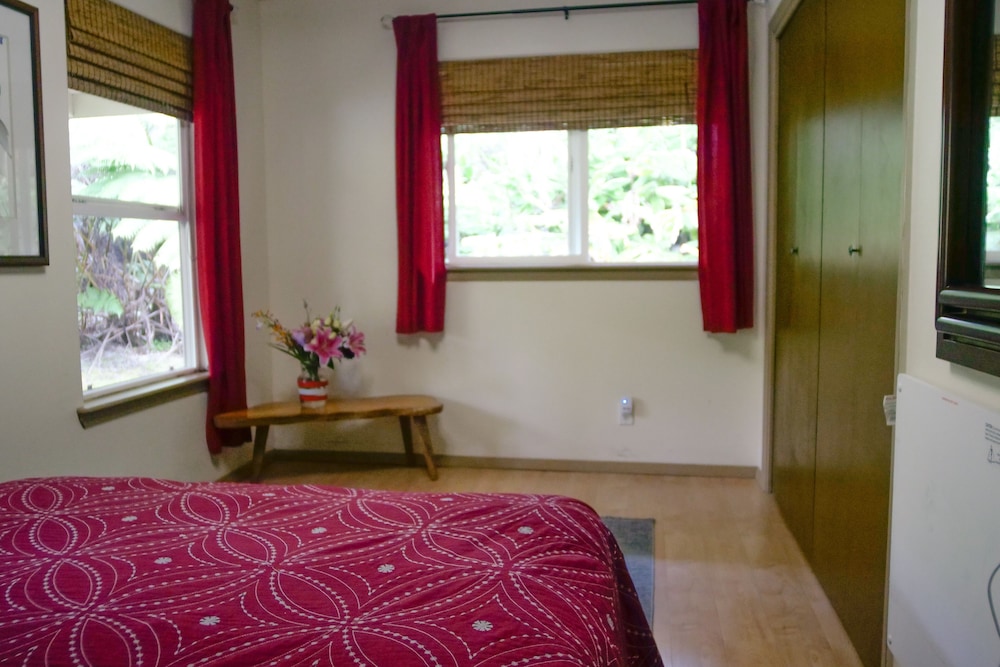 Cozy House Near The Hawaii Volcanoes National Park And Volcano Village On 1 Acre - Volcano, HI